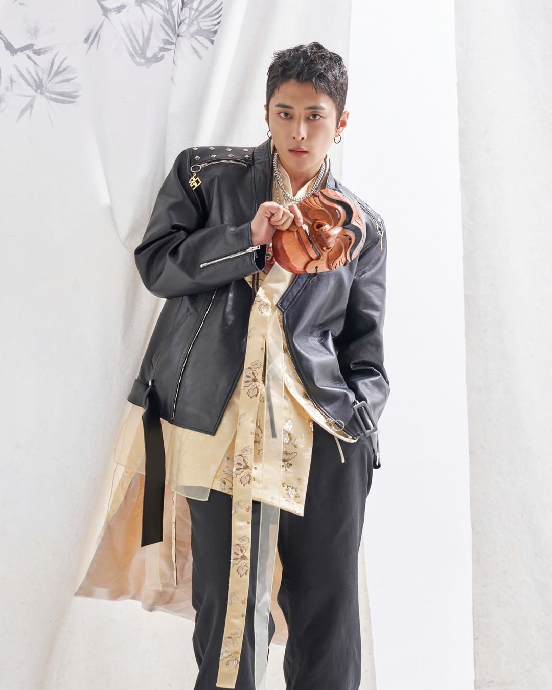 KARD X LEESLE Collab Brings Fierce Modern Hanboks To The Table