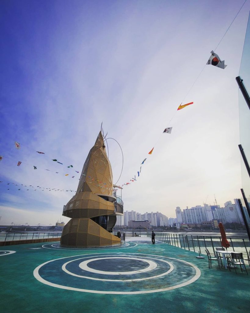 Shrimp Tower In Incheon Costs 1Bn Won, Netizens Have Mixed Reactions