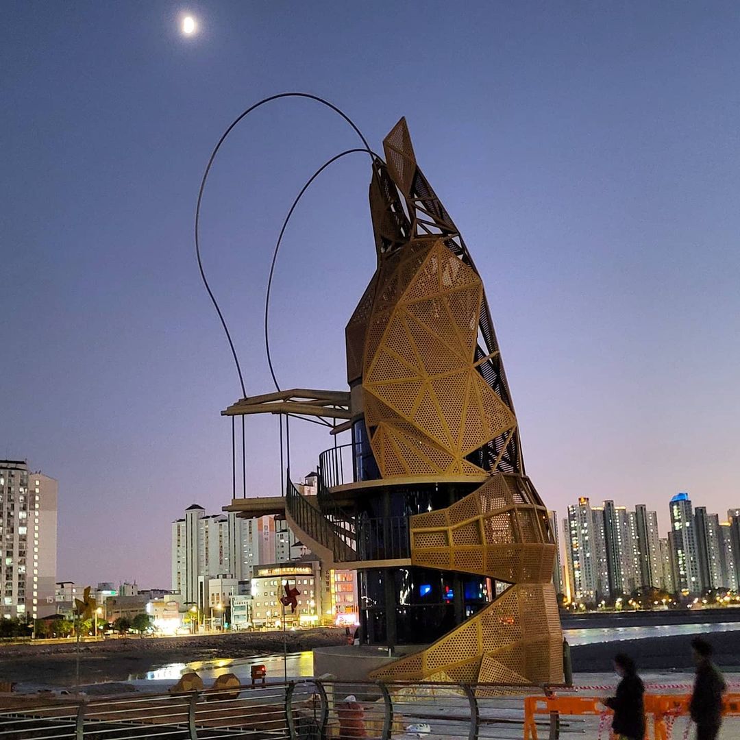Shrimp Tower In Incheon Costs 1Bn Won, Netizens Have Mixed Reactions