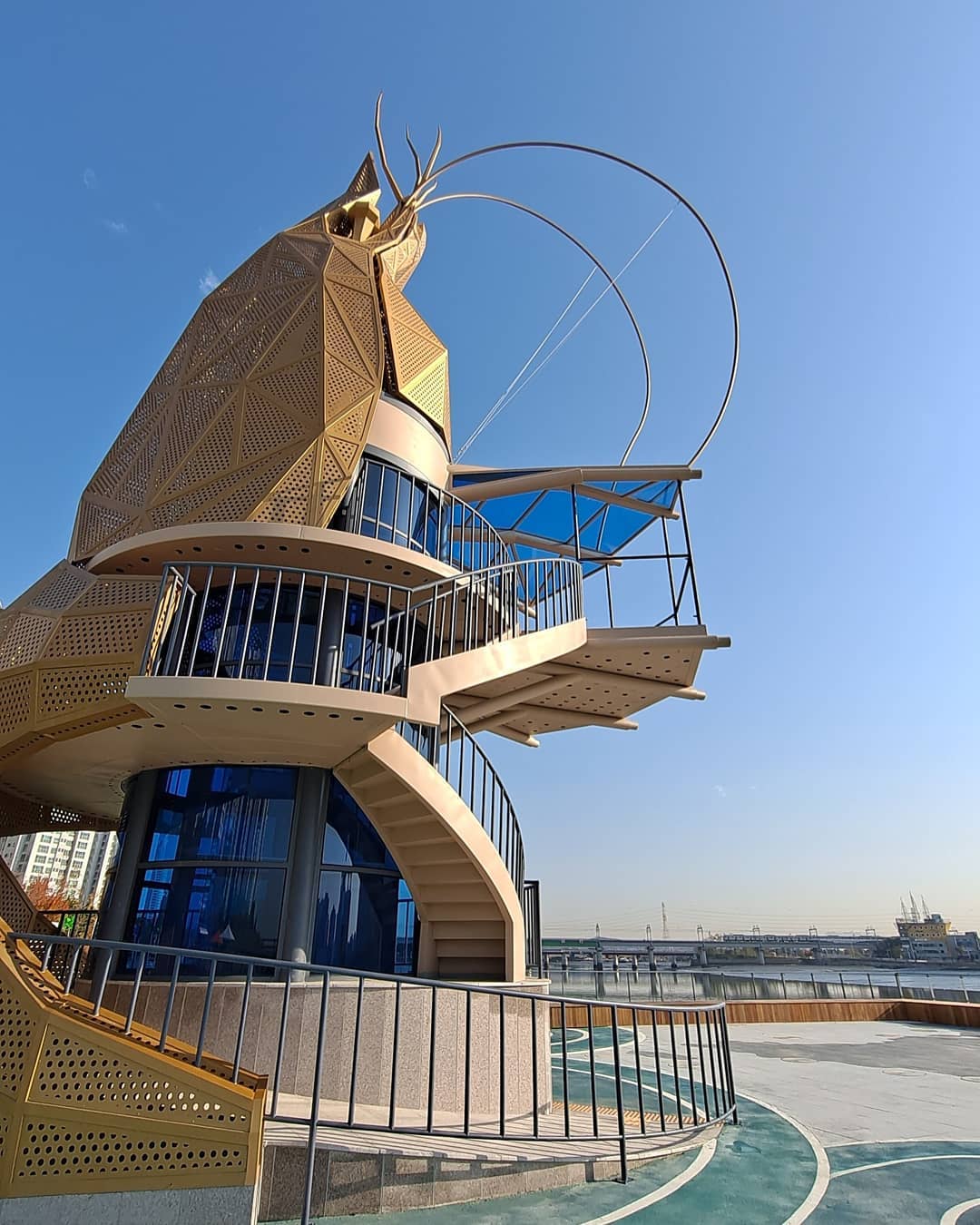 Shrimp Tower In Incheon Costs 1Bn Won, Netizens Have Mixed Reactions