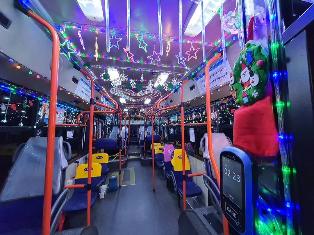 Santa Buses In Busan Bring The Christmas Party To You
