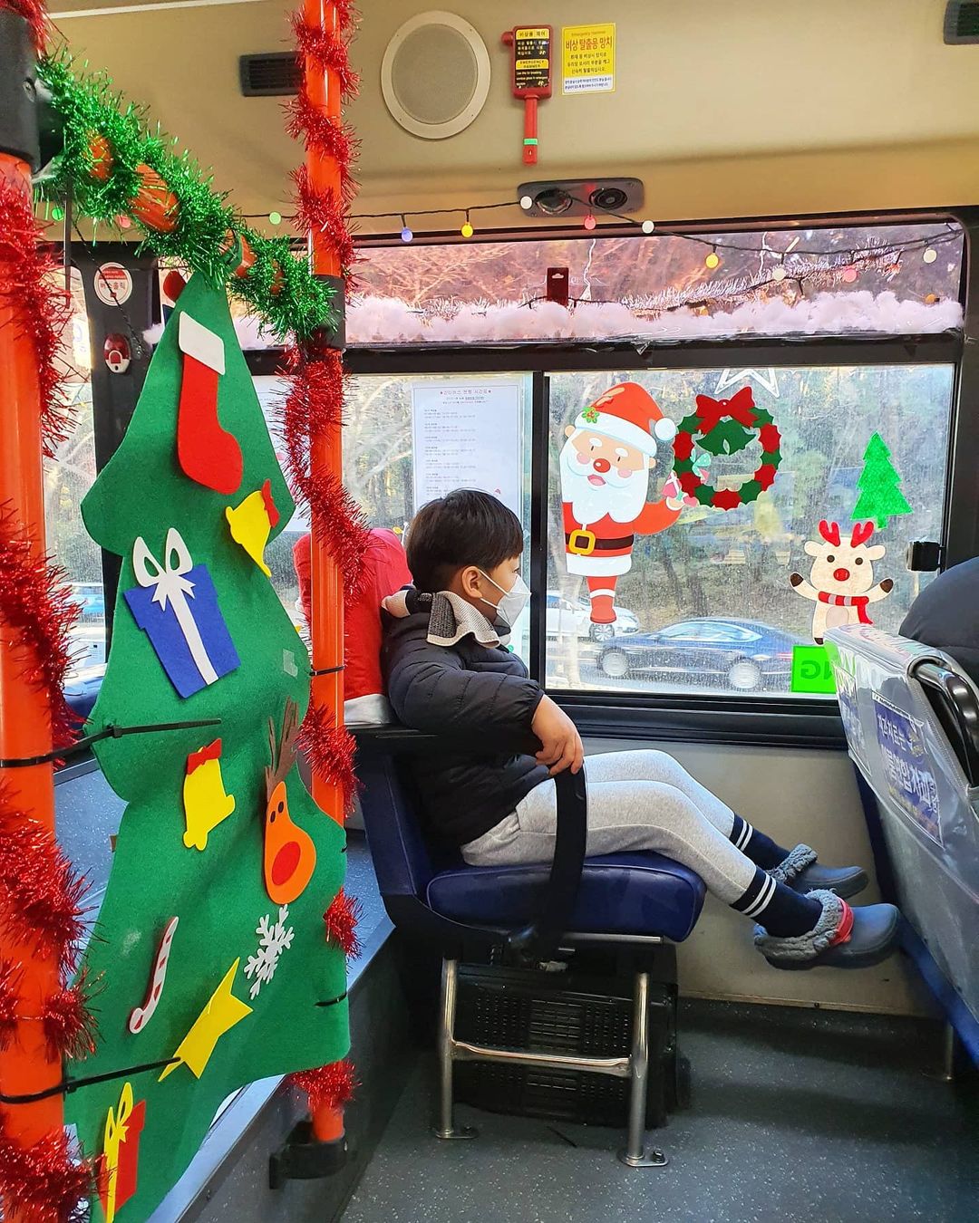 Santa Buses In Busan Bring The Christmas Party To You