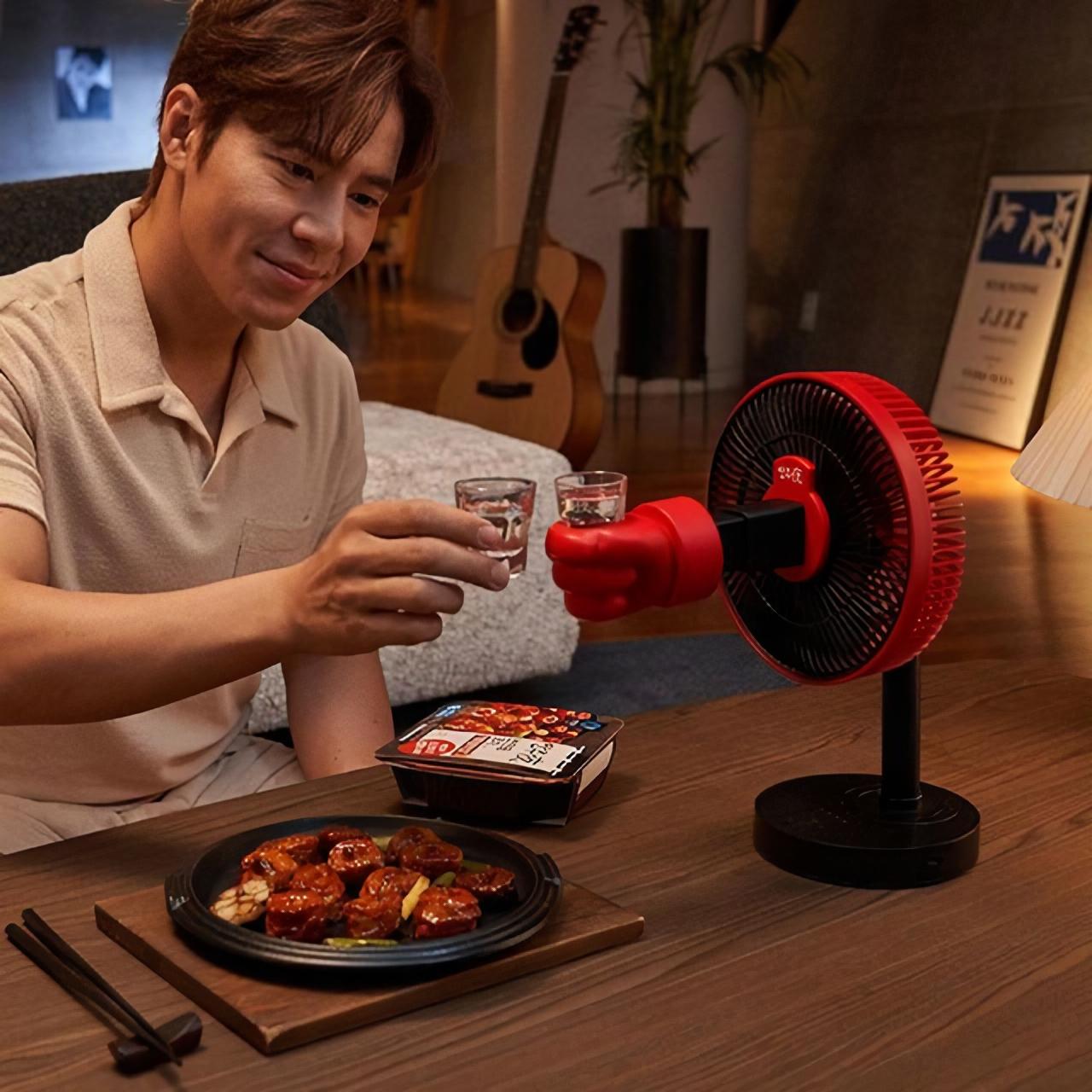 Chung Jong One's Honsool Fan Is Your New Solo Drinking Companion