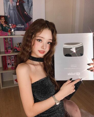 20 Song Ji-a Facts About The Single’s Inferno Rising Star