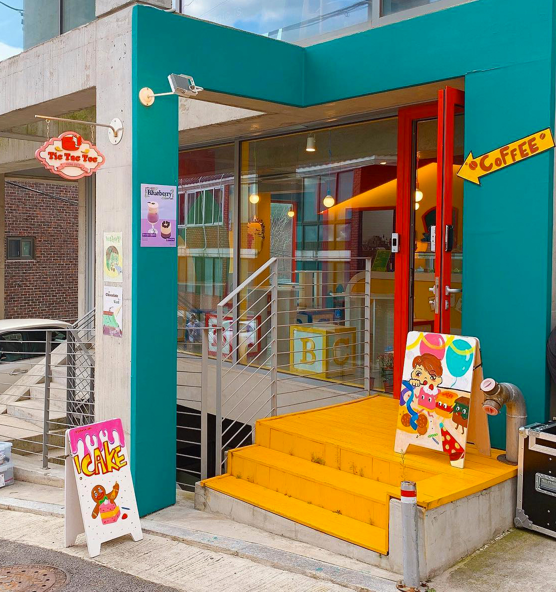 Tic Tac Toc: Relive Your Childhood At This Kidcore Cafe