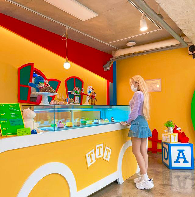 Tic Tac Toc: Relive Your Childhood At This Kidcore Cafe