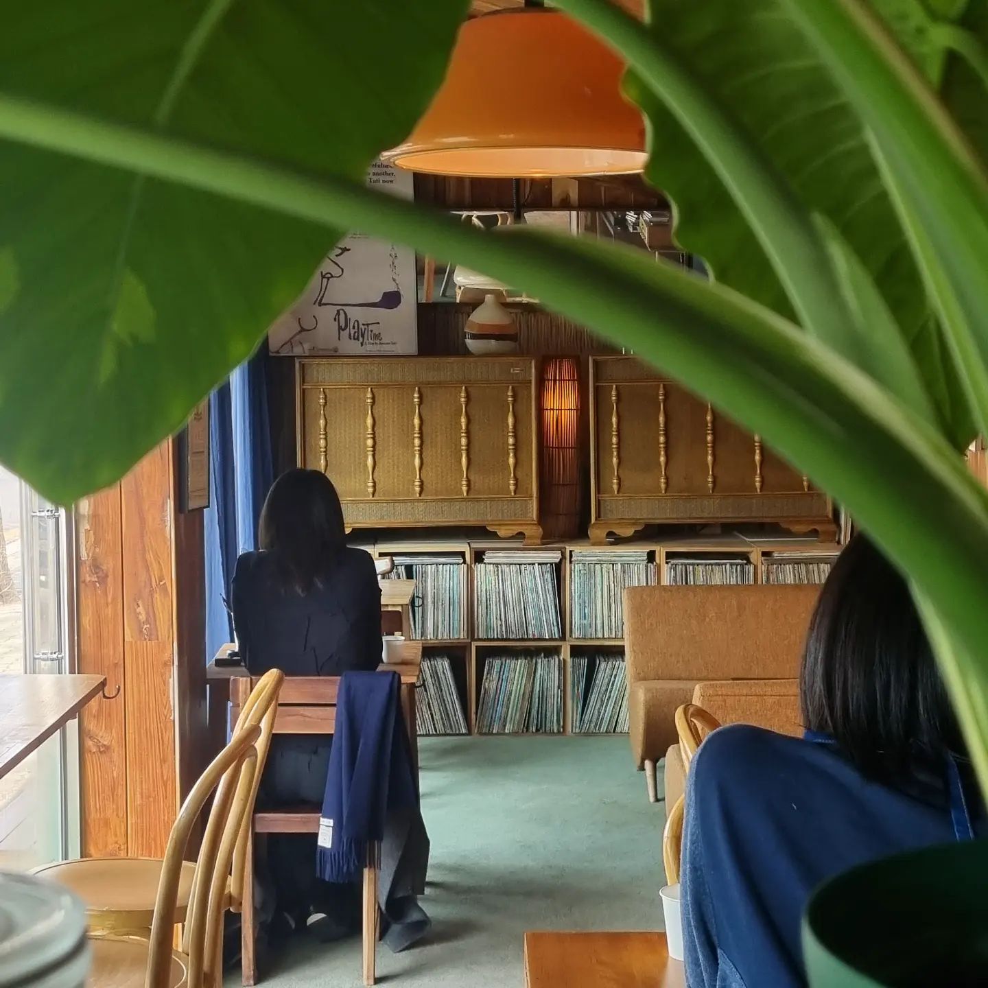 Café Sinola: Paris In Seoul For Lovers Of Vinyl Records & Analog Music