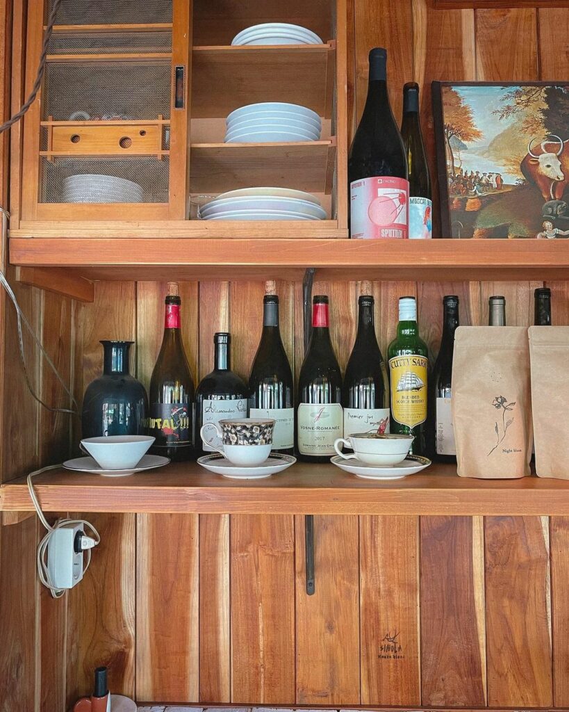 Café Sinola: Paris In Seoul For Lovers Of Vinyl Records & Analog Music