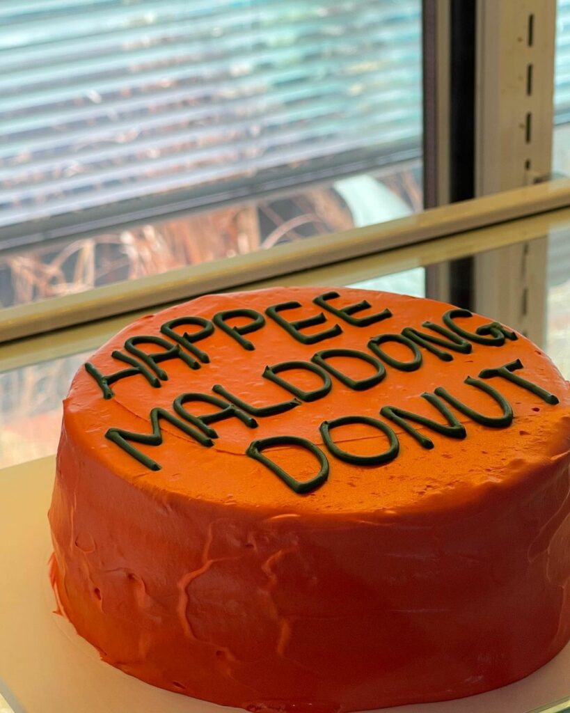 MalDdong Donut: Retro Meets Modern In An Eye-catching Dessert Cafe
