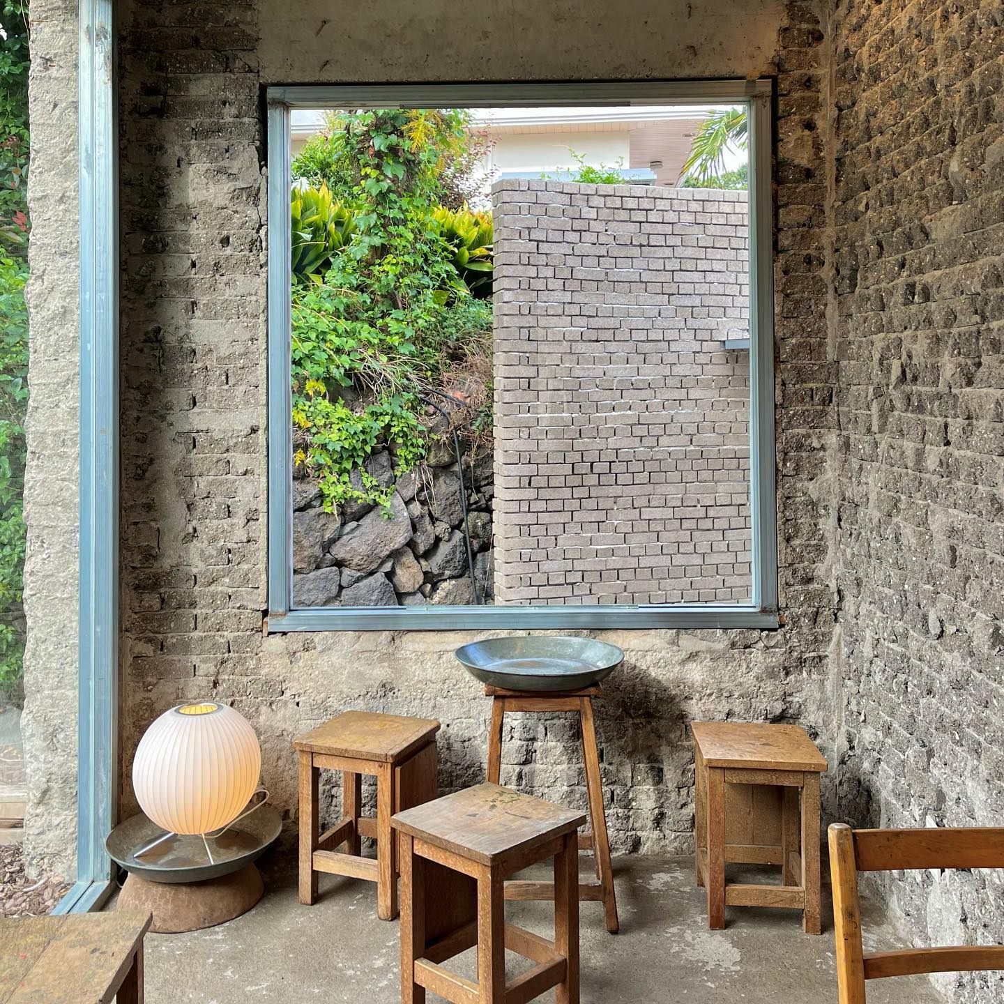 Mohen Coffee: Industrial-style Cafe That Looks Like A Construction Site