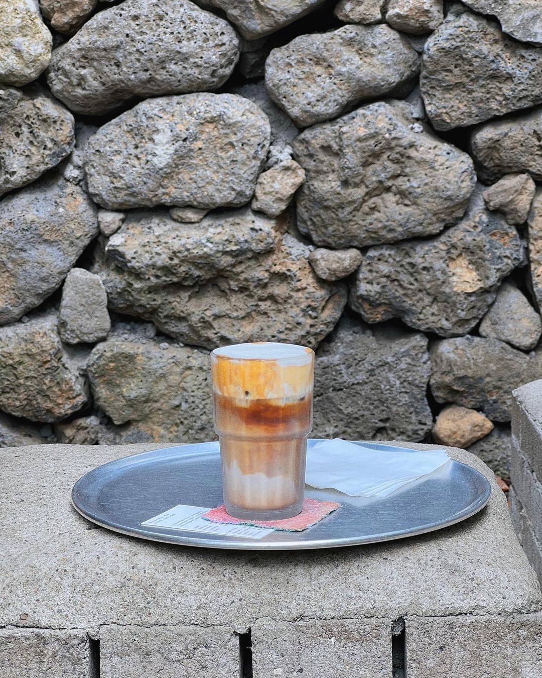 Mohen Coffee: Industrial-style Cafe That Looks Like A Construction Site