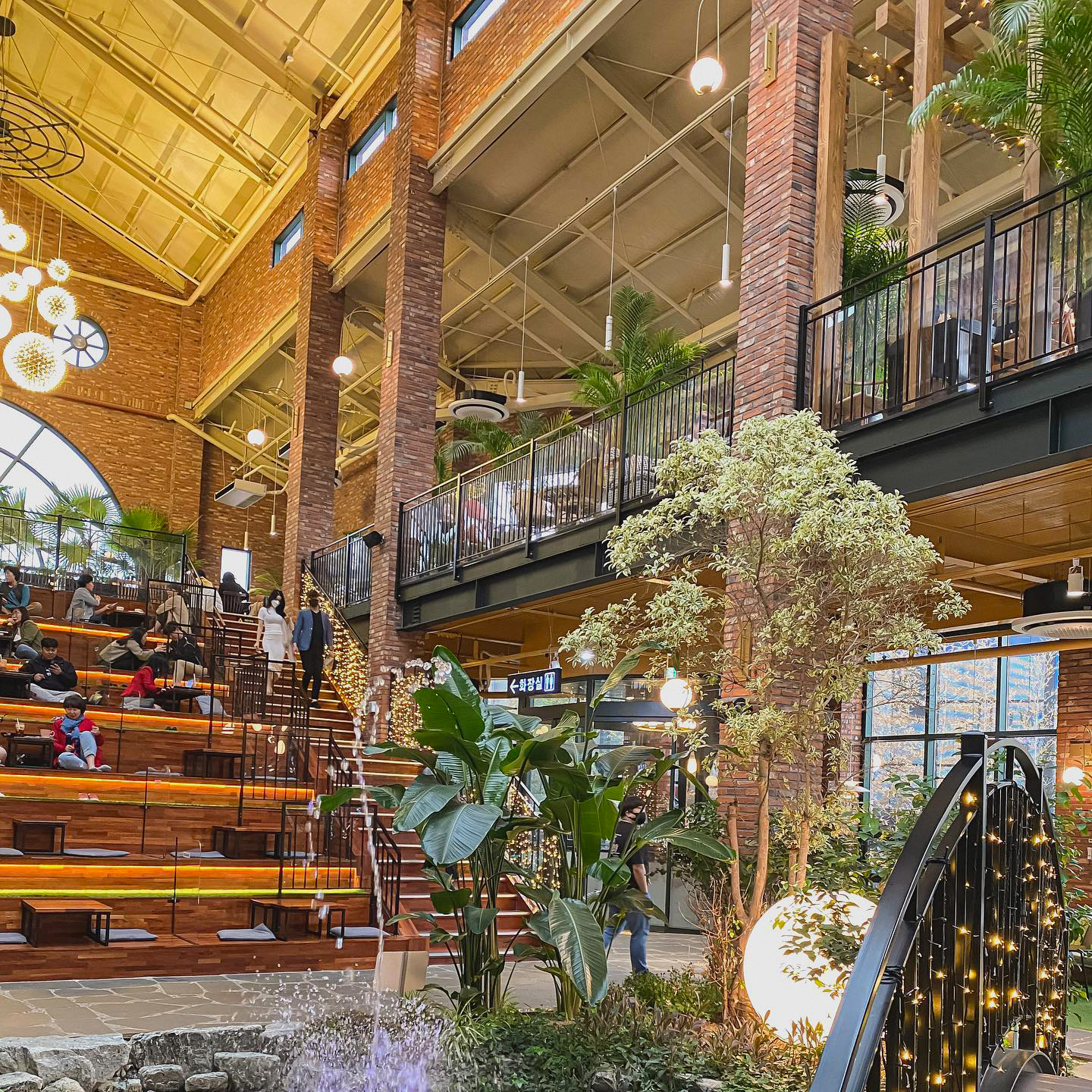 Forest Outings: Eat Croissants In A Greenhouse Cafe With A Mini Lake