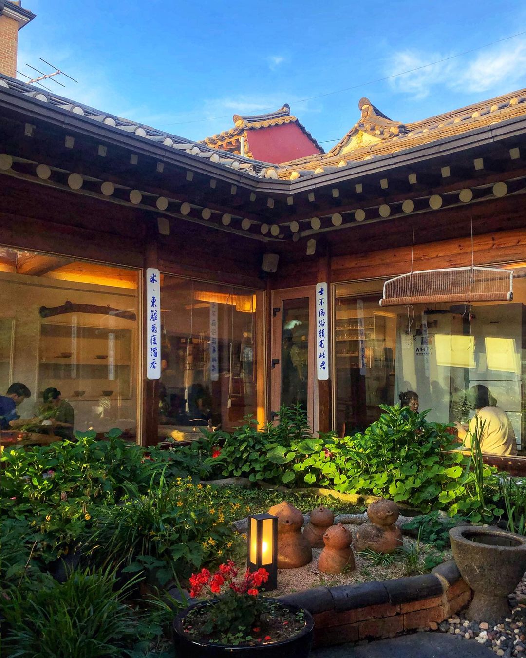 Cha-teul: Traditional Teahouse With A View Of The Mountains