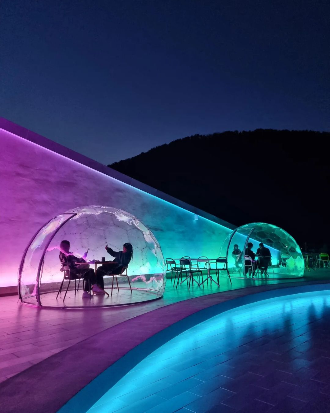 EL16.52: Busan Cafe Where You Can Dine In Glass Domes With Sea View