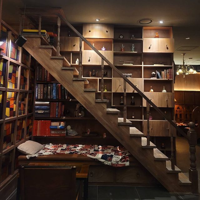 PO TID: A Cafe That Resembles Ollivander's Wand Shop In Harry Potter