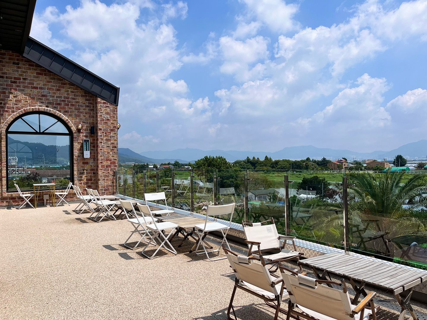 Viaggio: Cafe in Busan With Its Own Garden, Sheep & A Scenic River View