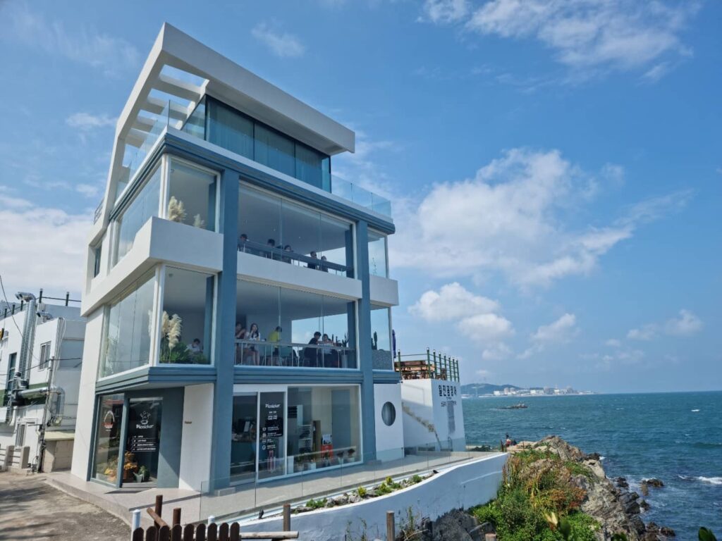 Picnicker: 4-Storey Seaside Busan Cafe Specialising In All Things Fruits
