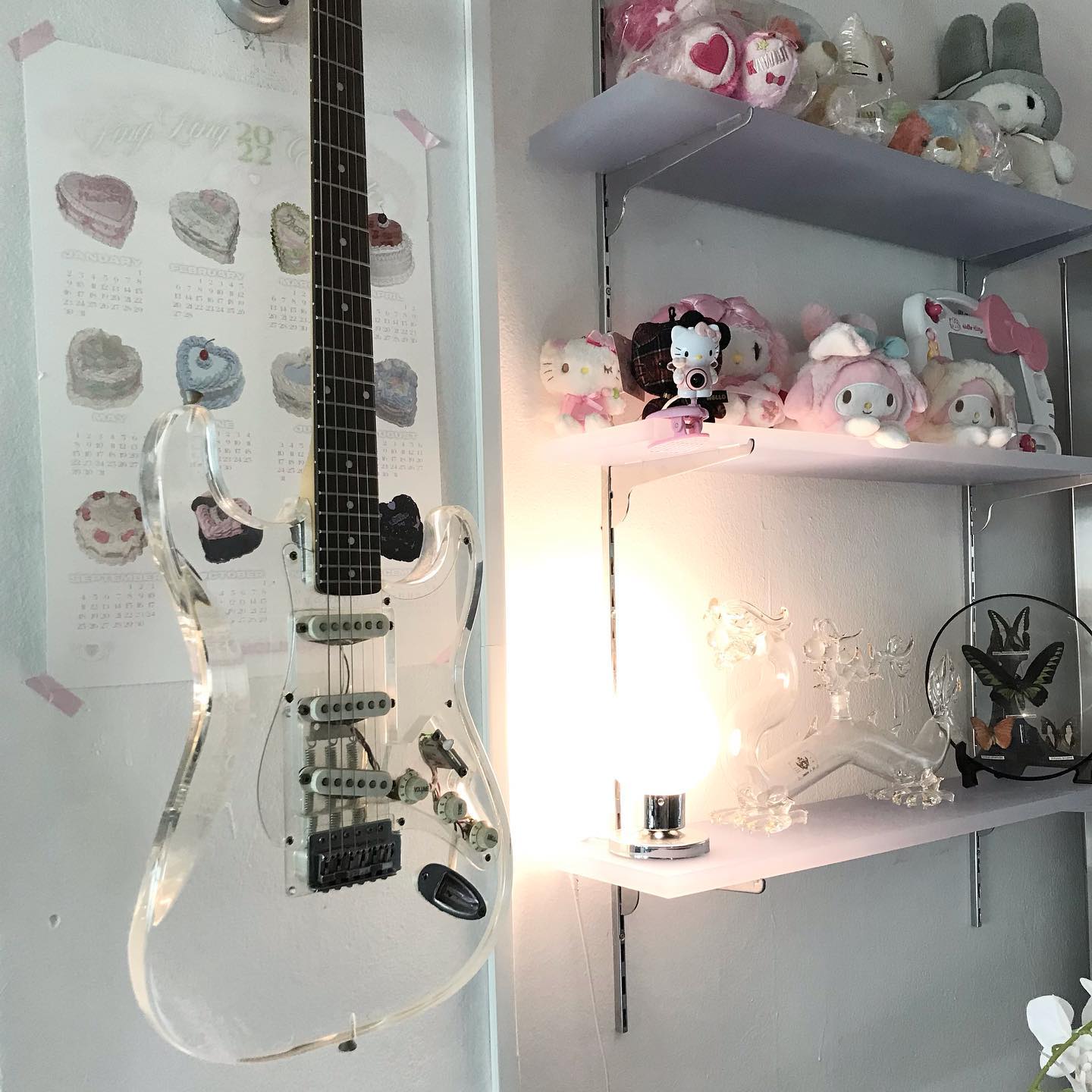 Ling Ling: Futuristic Cafe With Retro Cakes & Ice Cream Floats