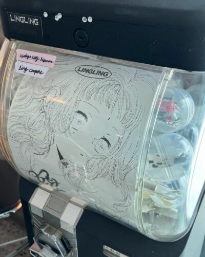 Ling Ling: Futuristic Cafe With Retro Cakes & Ice Cream Floats