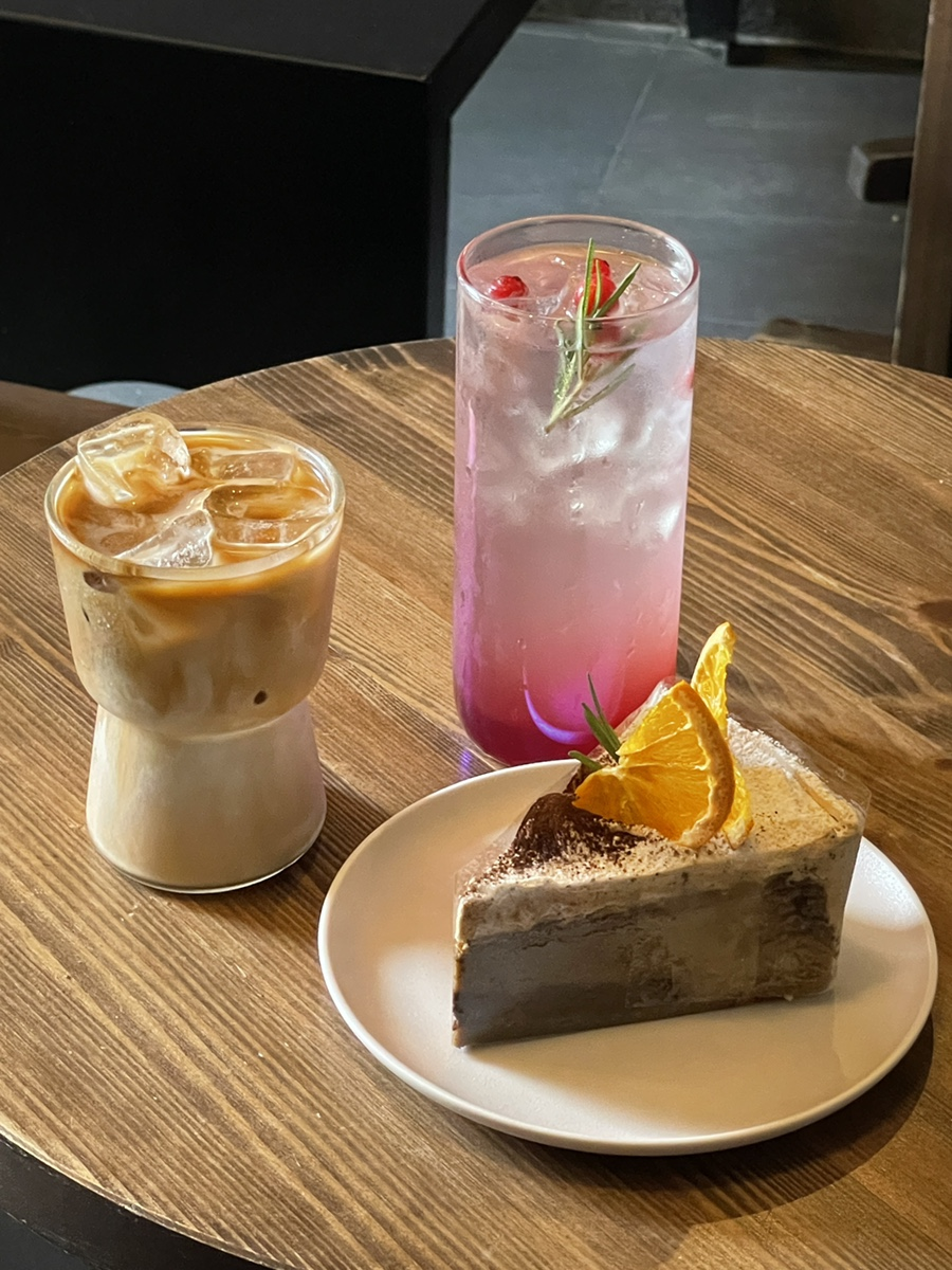 Nakwon Station: Cafe & Bar In Ikseon-dong With A Real Train Track