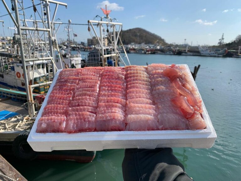 7 Fish Markets In Korea Where You Can Feast On Fresh King Crabs