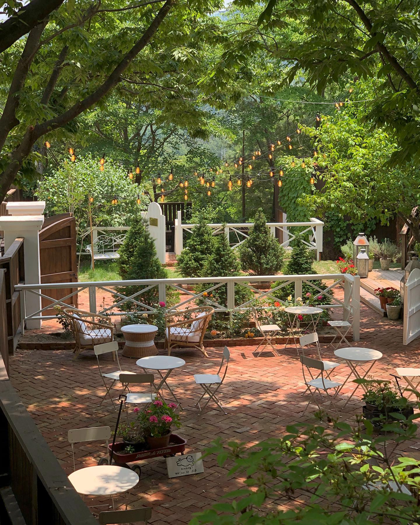 Liebevoll: Cottagecore Cafe In Korea As Big As A Manhattan City Block