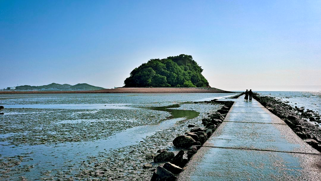 Nueseom Island: Silkworm-Shaped Island Only Accessible Twice A Day